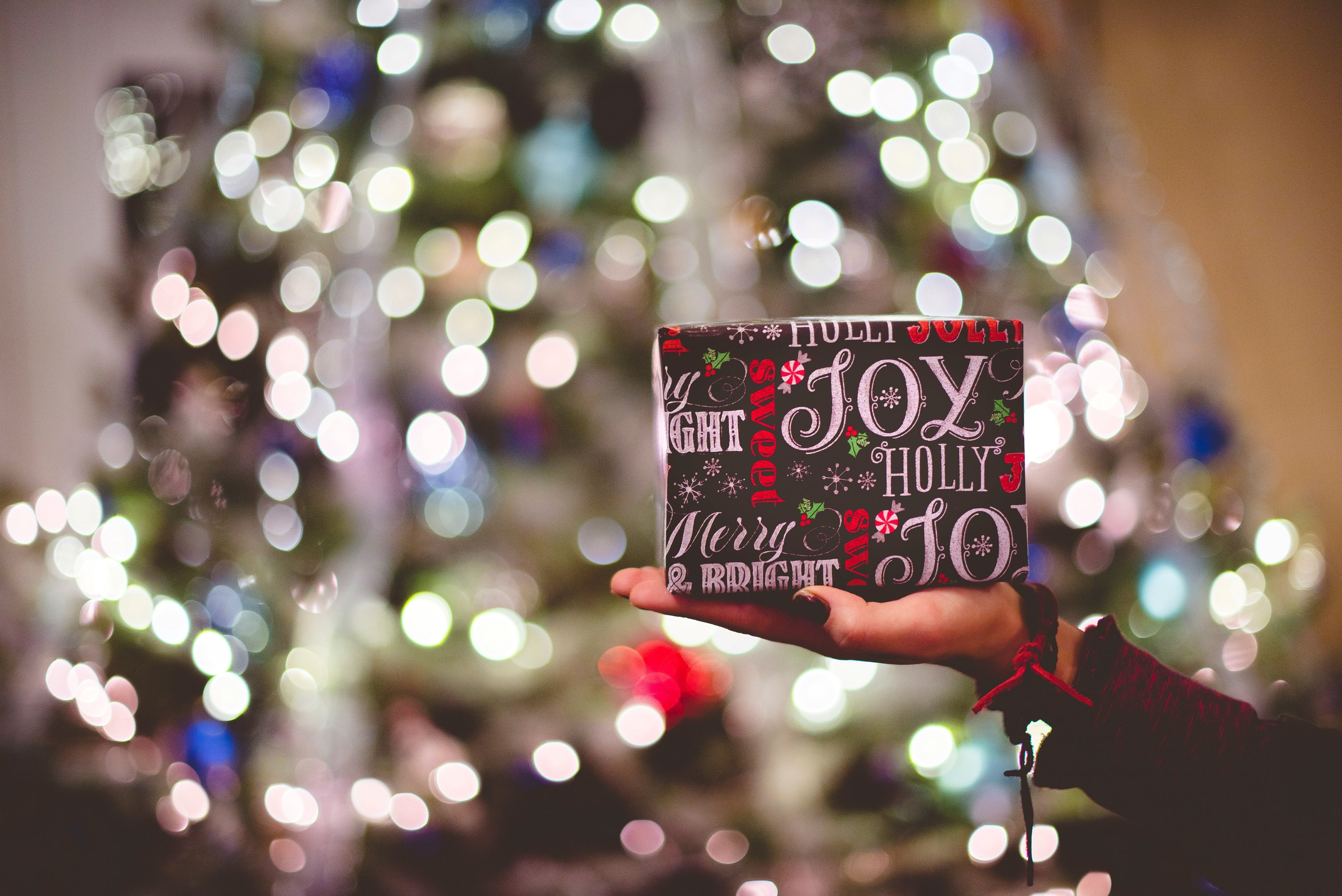 Top 10 Christmas Gifts Ideas in 2024 For Your Loved Ones – Diamond ...
